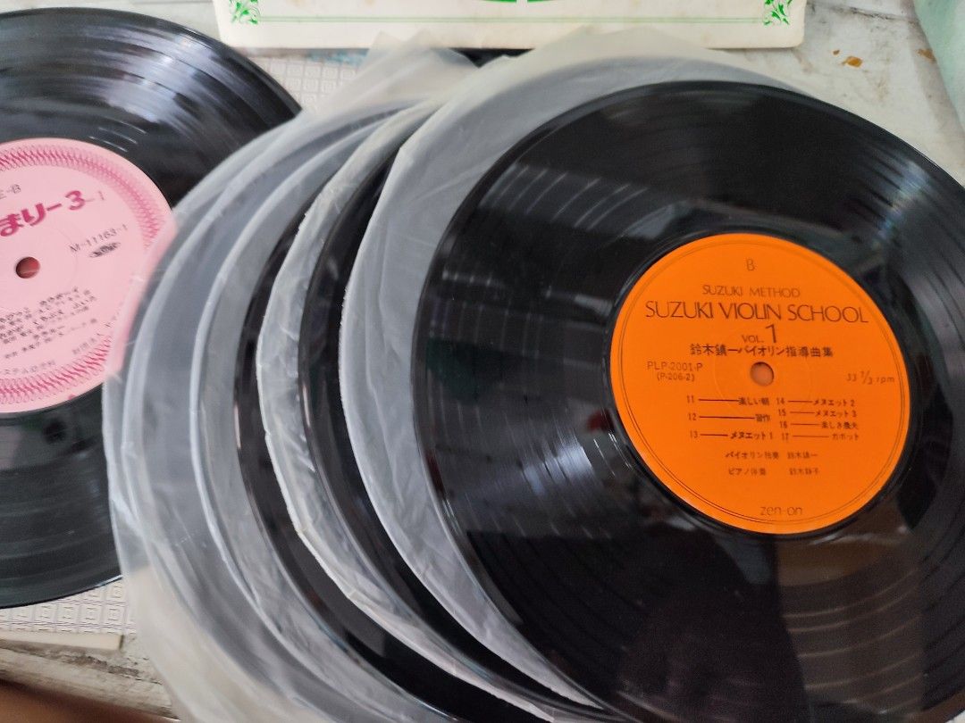 Assorted small vinyl recordings, Hobbies & Toys, Music & Media, CDs ...