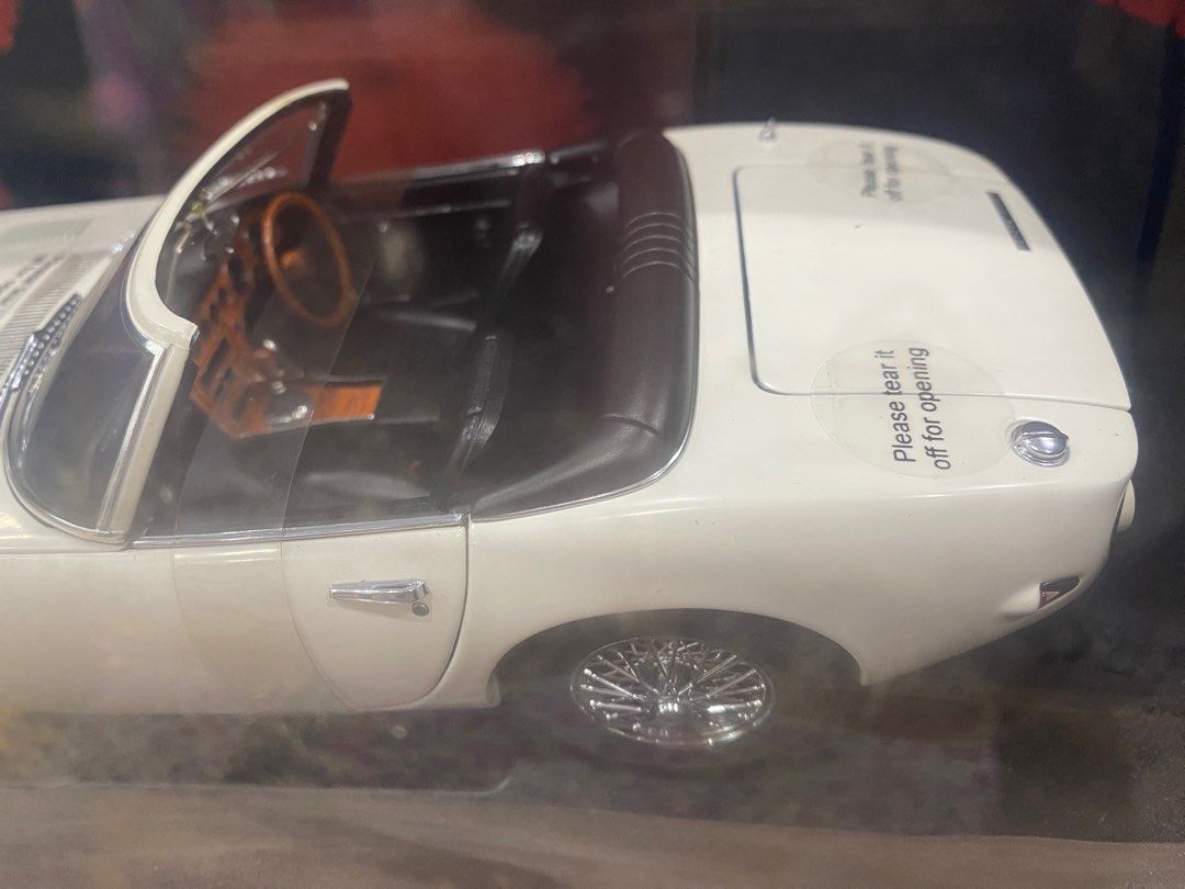 Autoart Toyota 2000GT Cabrio James Bond Version - White (1:18 scale), Hobbies & Toys, Toys ...