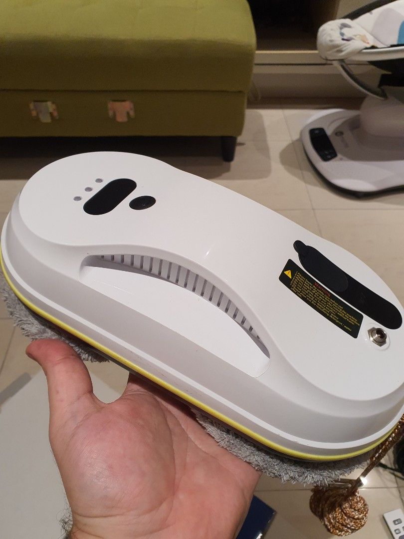 Automatic window cleaning robot, Furniture & Home Living, Cleaning ...