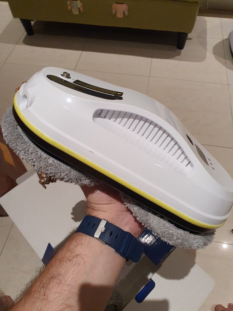 Automatic window cleaning robot, Furniture & Home Living, Cleaning ...