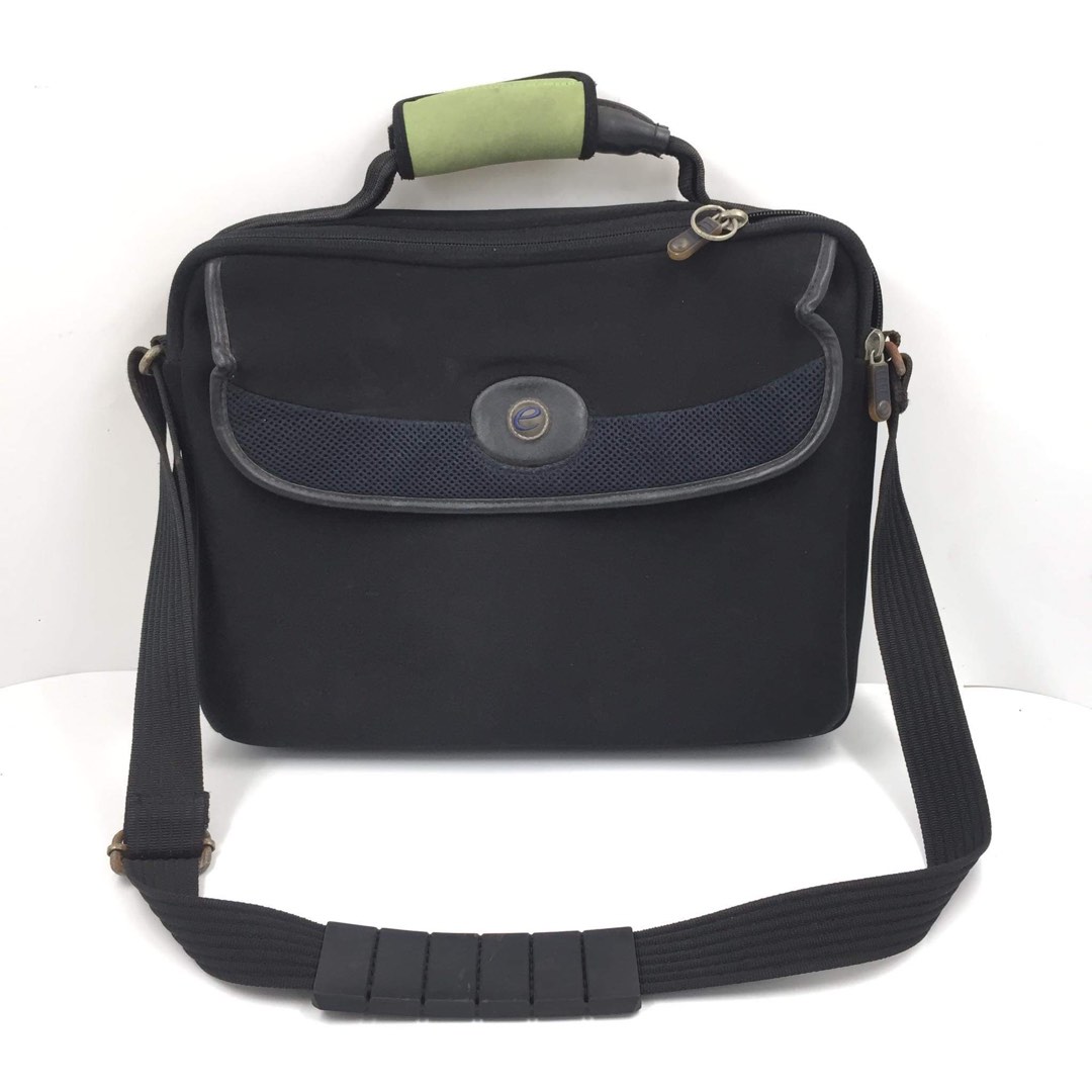 AvenuesUSA Campus Carryall Nylon Messenger Bag, Men's Fashion, Bags ...