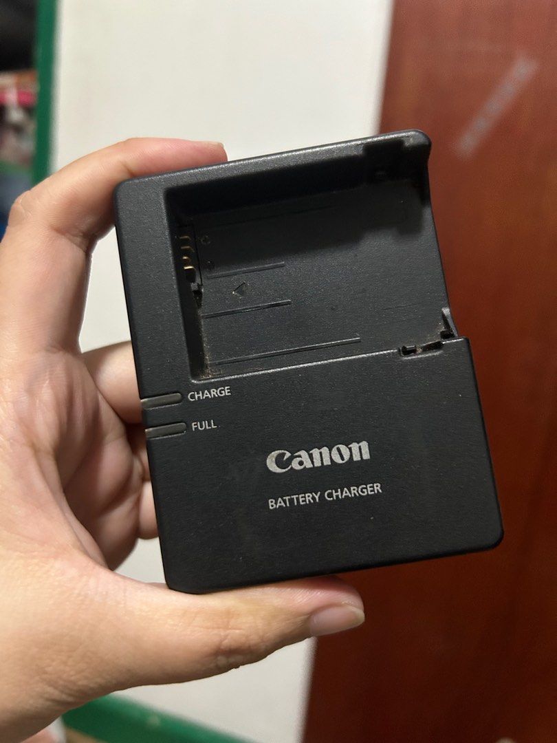 CANON CHARGER LC-E8E, Photography, Cameras on Carousell