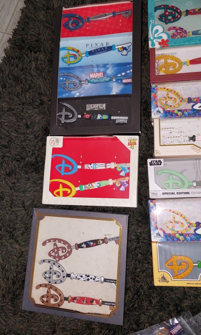 Disney collectors collectible Keys, Hobbies & Toys, Toys & Games on ...