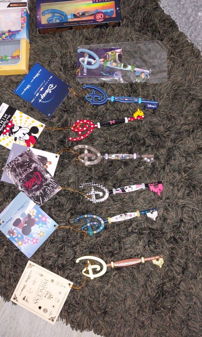 Disney collectors collectible Keys, Hobbies & Toys, Toys & Games on ...