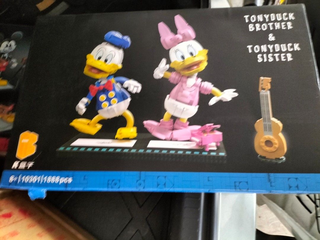 Donald and Daisy bricks, Hobbies & Toys, Toys & Games on Carousell