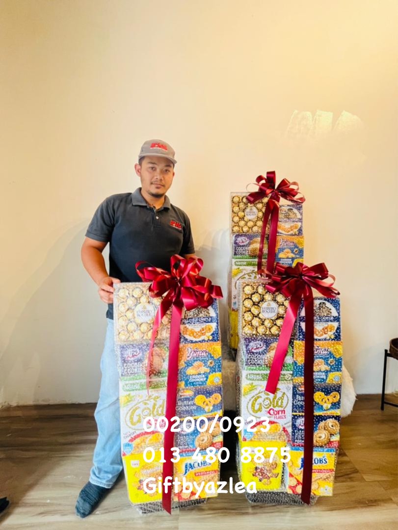 Hamper makanan dan ferrero rocher besar, Food & Drinks, Gift Baskets ...