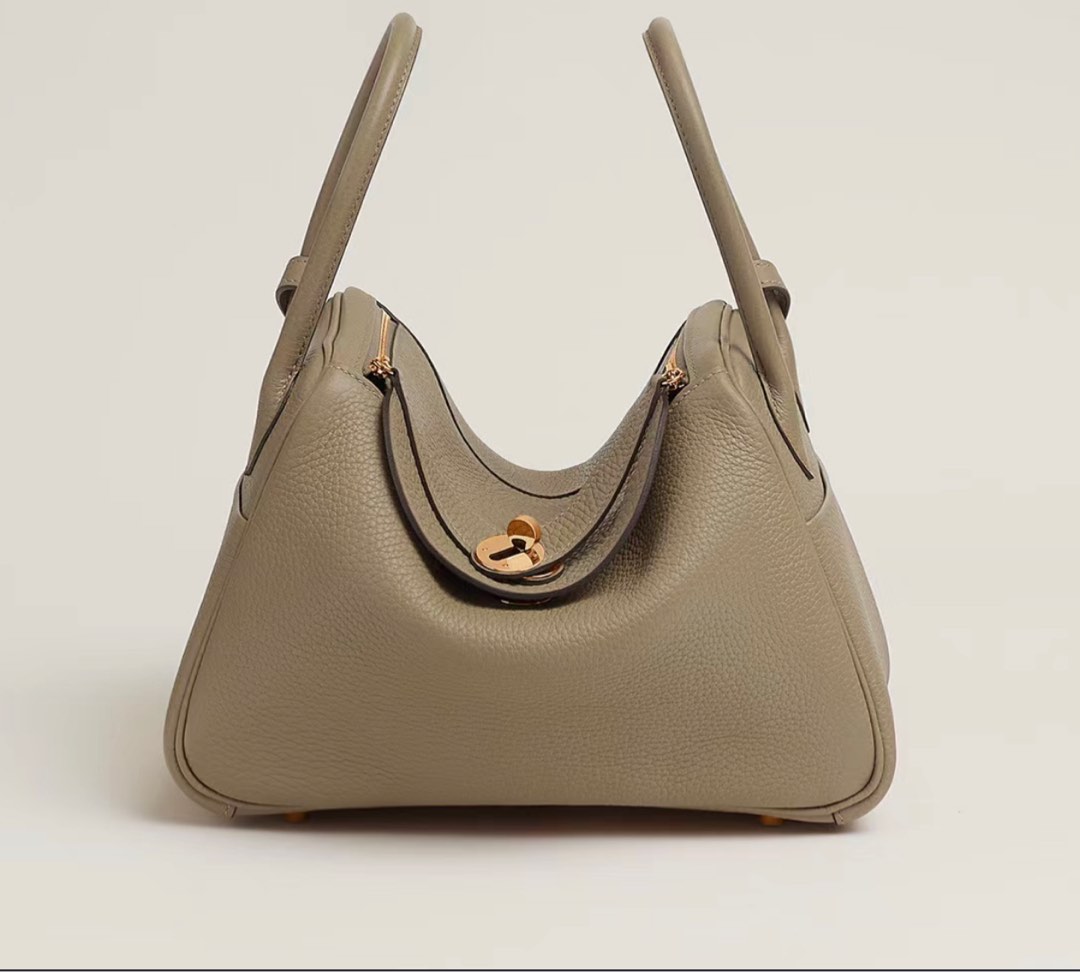 門市現貨Hermes Lindy 26 8Q beige marfa 馬爾法米色金扣 tc 皮 B stamp, 名牌, 手袋及銀包 - Carousell