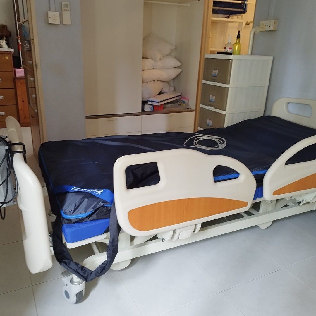 Hospital bed, Health & Nutrition, Medical Supplies & Tools on Carousell