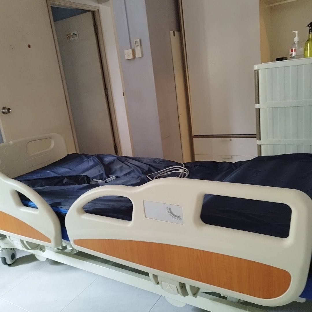 Hospital bed, Health & Nutrition, Medical Supplies & Tools on Carousell