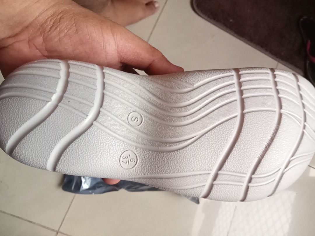 Kippis kids clog, Babies & Kids, Babies & Kids Fashion on Carousell