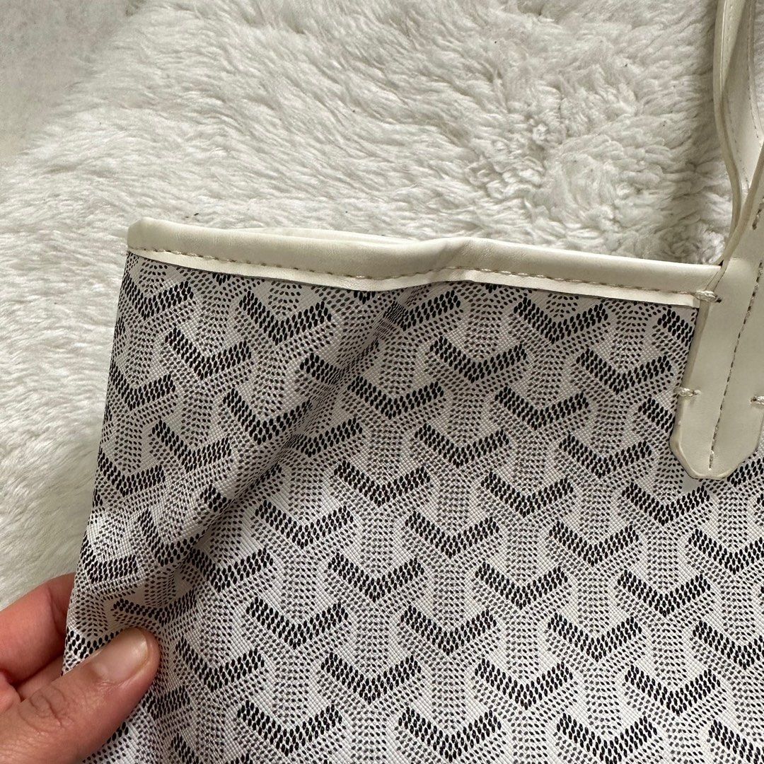 Korean EMO Shoulder Bag in White, Women's Fashion, Bags & Wallets, Tote ...