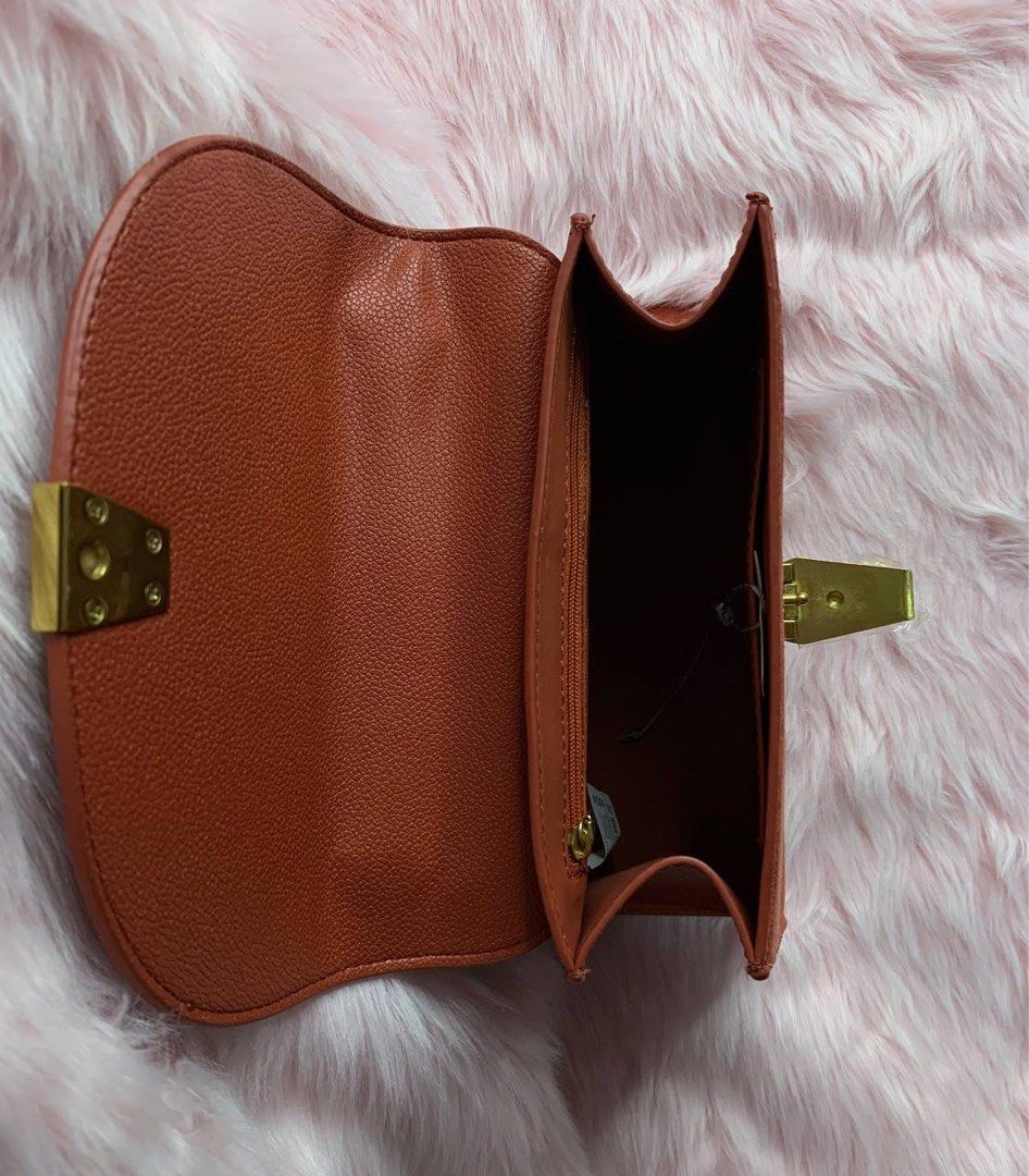 Mall pull out bag, Women's Fashion, Bags & Wallets, Shoulder Bags on ...