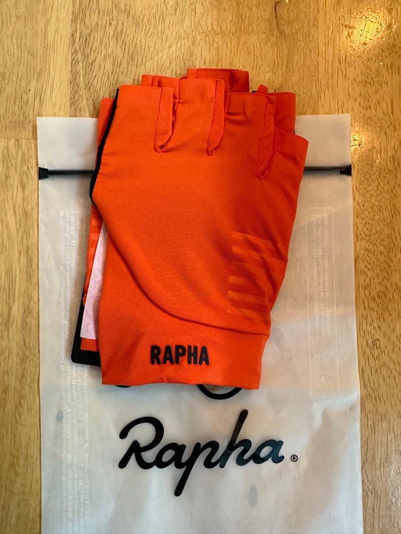 RAPHA PRO TEAM MITTS gloves, Sports Equipment, Bicycles & Parts, Parts & Accessories on Carousell