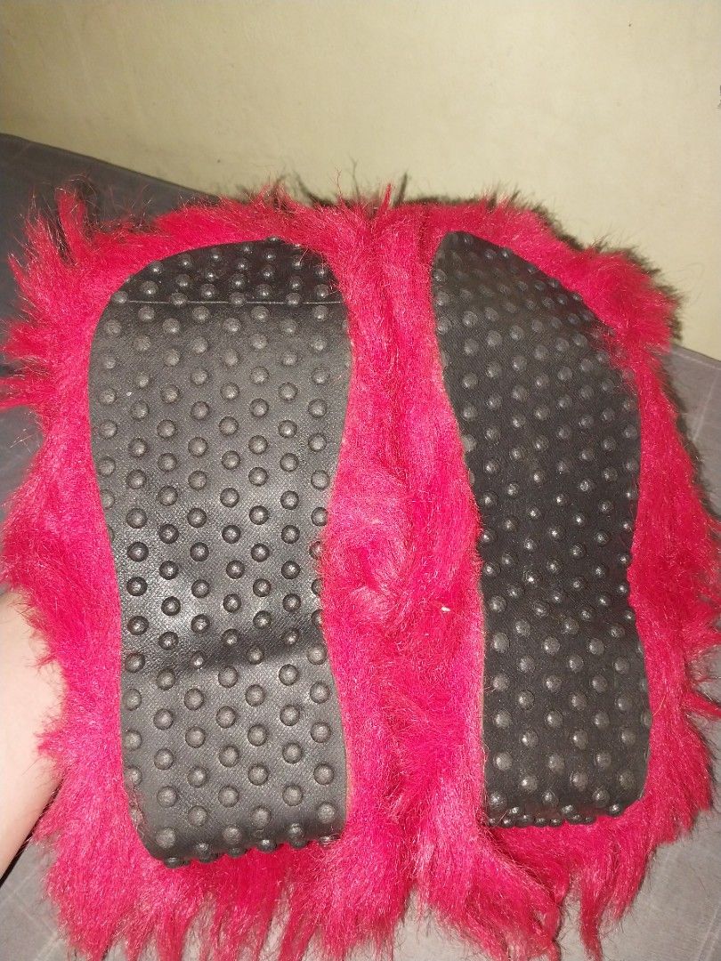 Red fur 1 finger wedge, Women's Fashion, Footwear, Wedges on Carousell