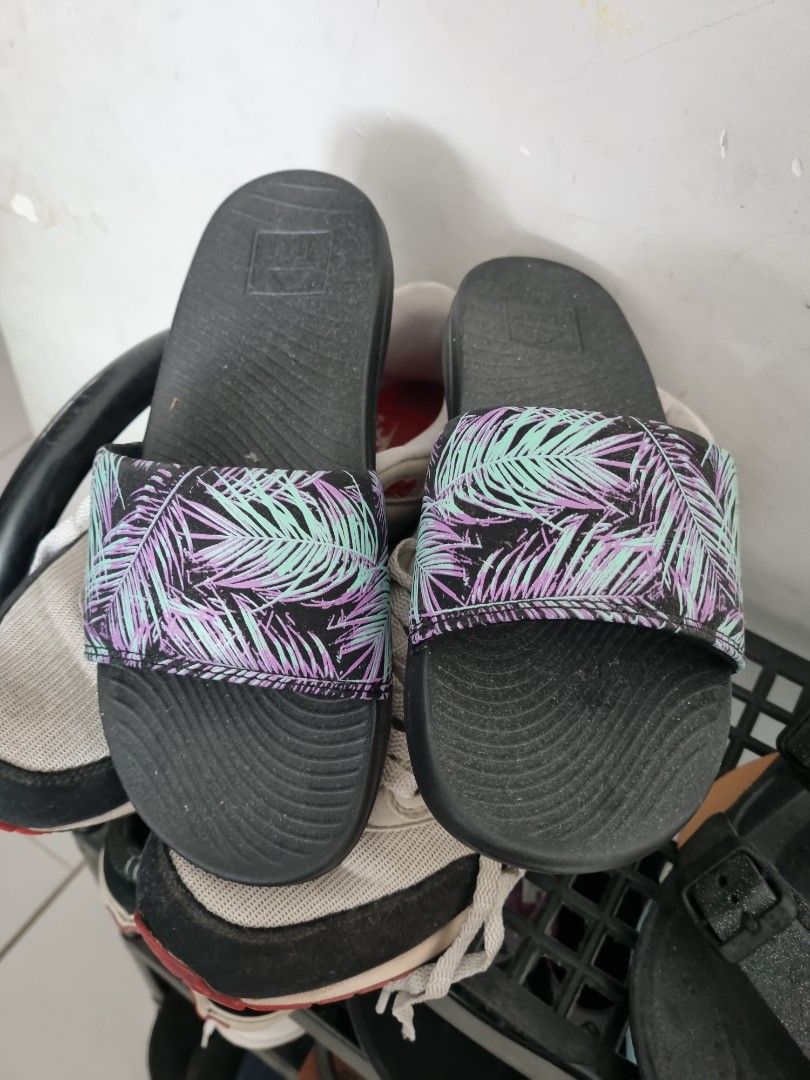 Reef slides, Women's Fashion, Footwear, Flipflops and Slides on Carousell