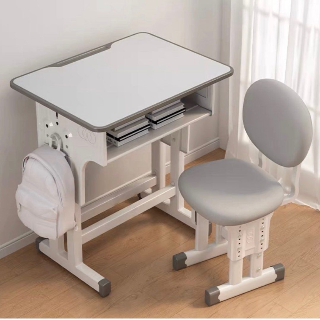 Kids / Student tables & chair brand new preinstallation already ...