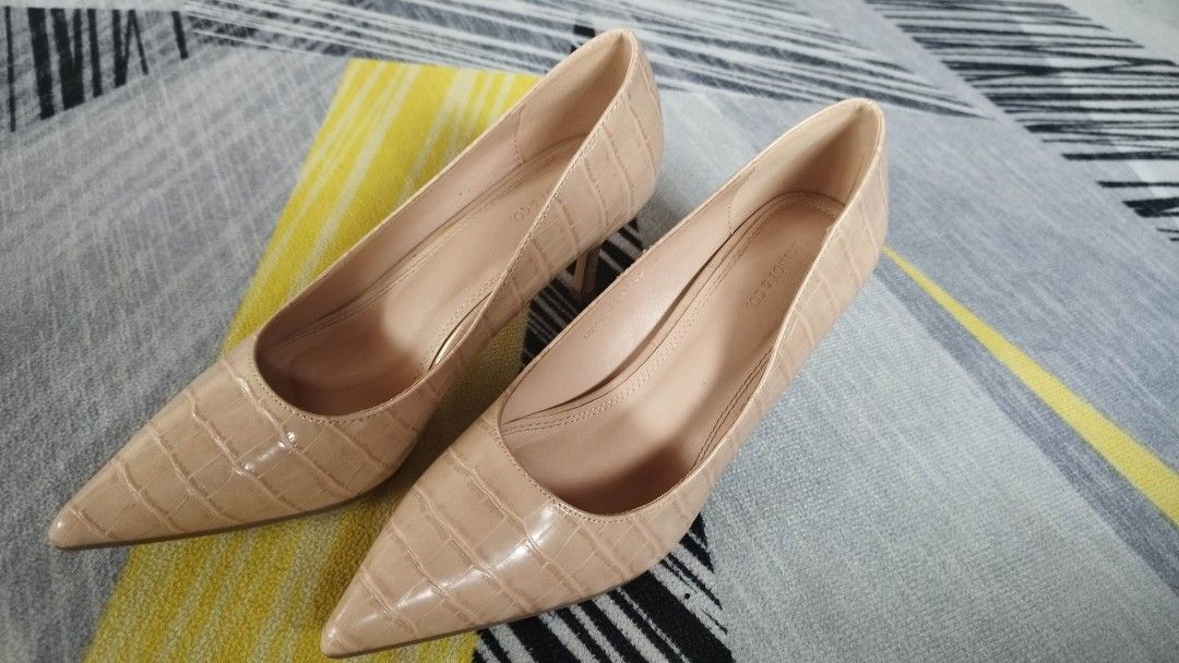 Tinkerbell Pointed Toe Heel Shoes, Women's Fashion, Footwear, Heels on ...