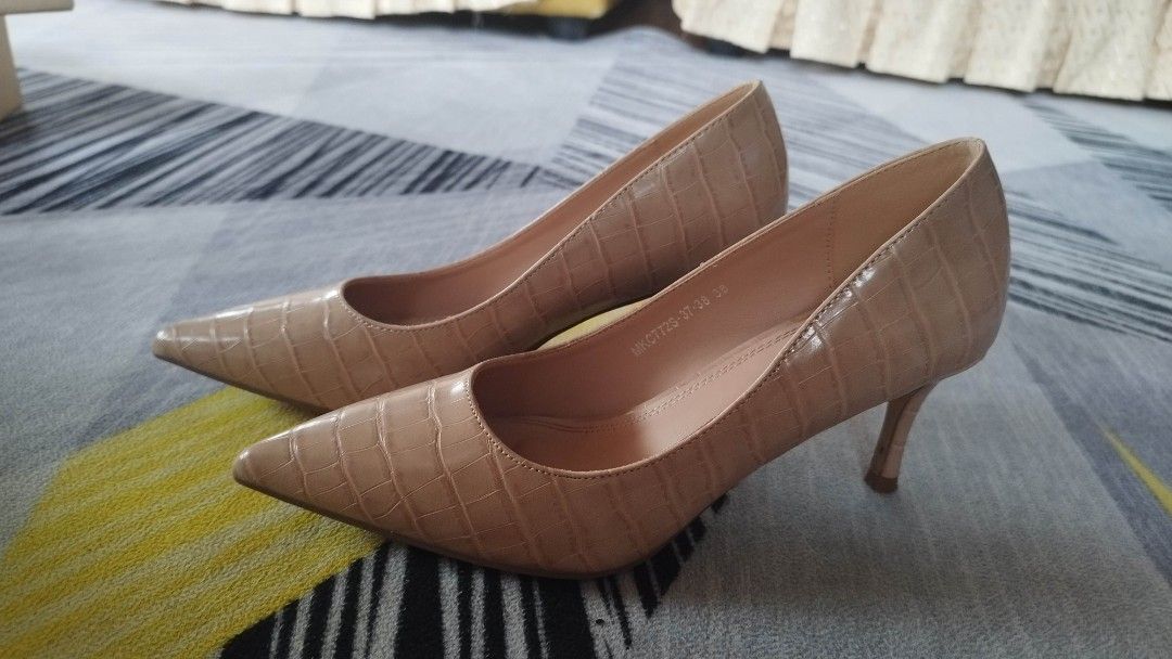 Tinkerbell Pointed Toe Heel Shoes, Women's Fashion, Footwear, Heels on ...