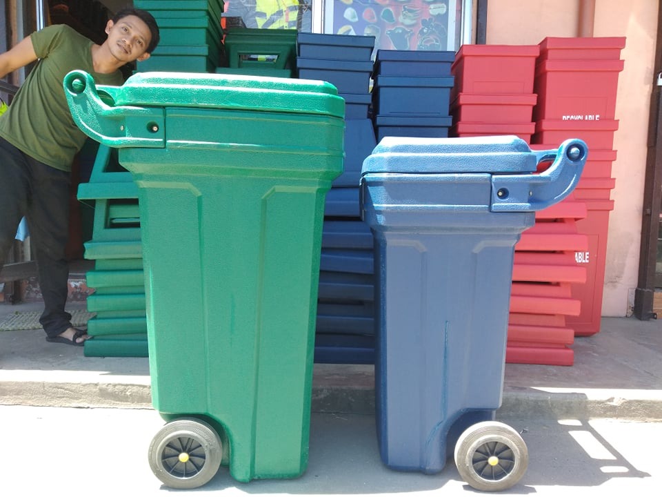 trash bin roller king 250 Liters bin, Furniture & Home Living, Cleaning ...