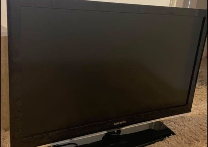 Tv samsung 35 inchi, Elektronik, Bagian Komputer & Aksesoris di Carousell