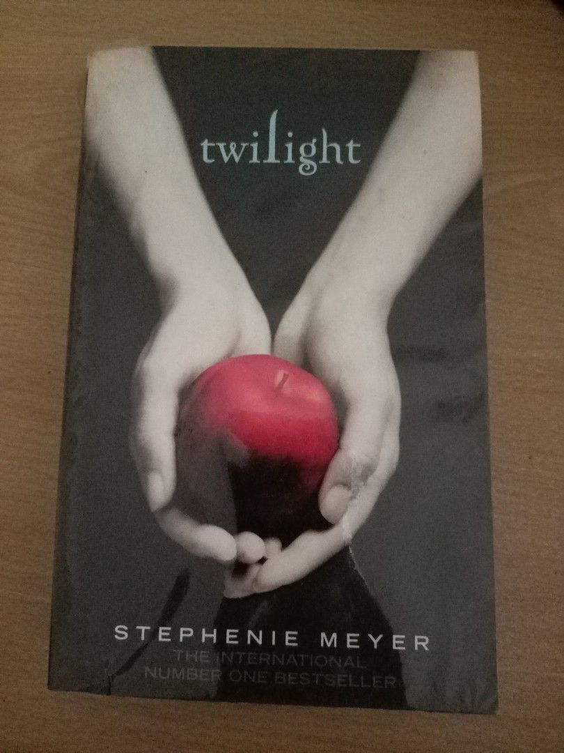 Twilight - Stephanie Meyer, Hobbies & Toys, Books & Magazines ...