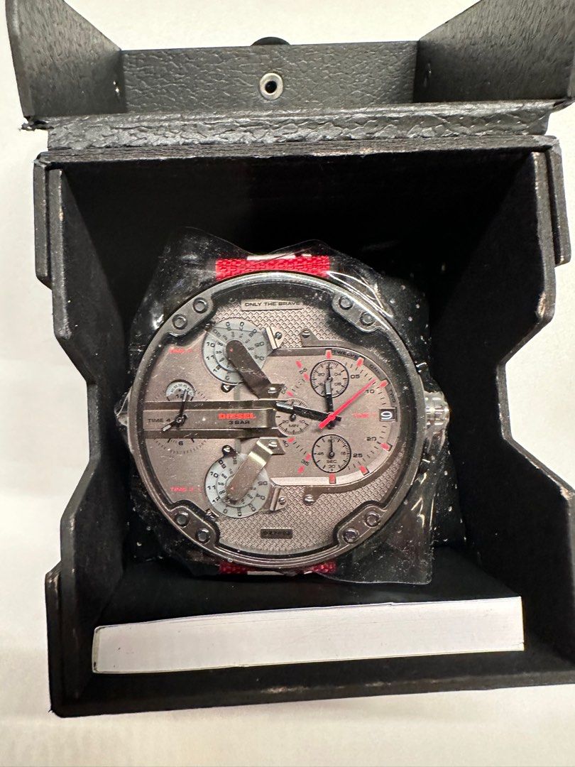 Diesel 3 Bar Watch, 名牌, 手錶 - Carousell