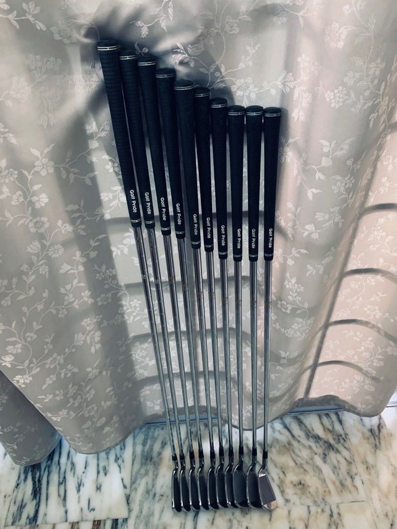 Full set irons with golf bag to let go, Sports Equipment, Sports ...