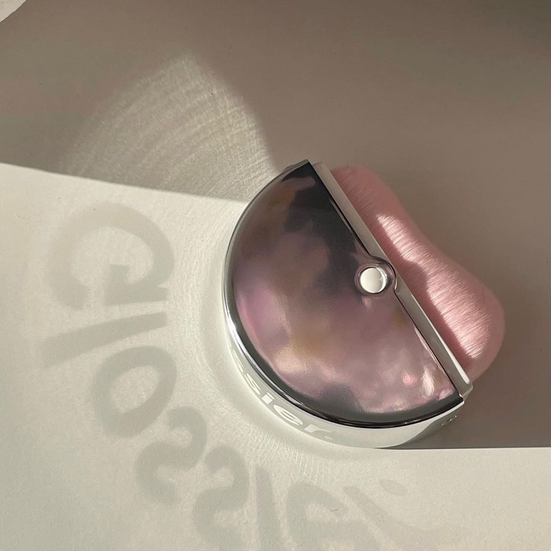 Glossier stretch face brush, Beauty & Personal Care, Face, Makeup on ...