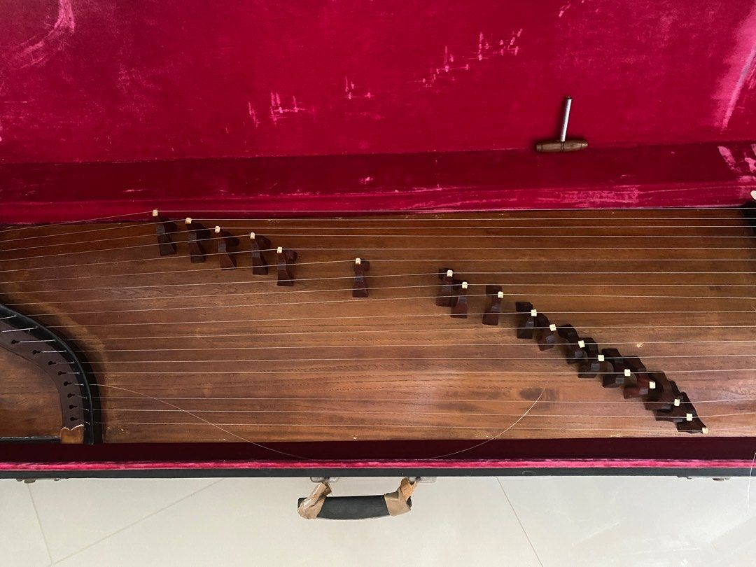 gu zheng 18 string skylark, Hobbies & Toys, Music & Media, Musical ...