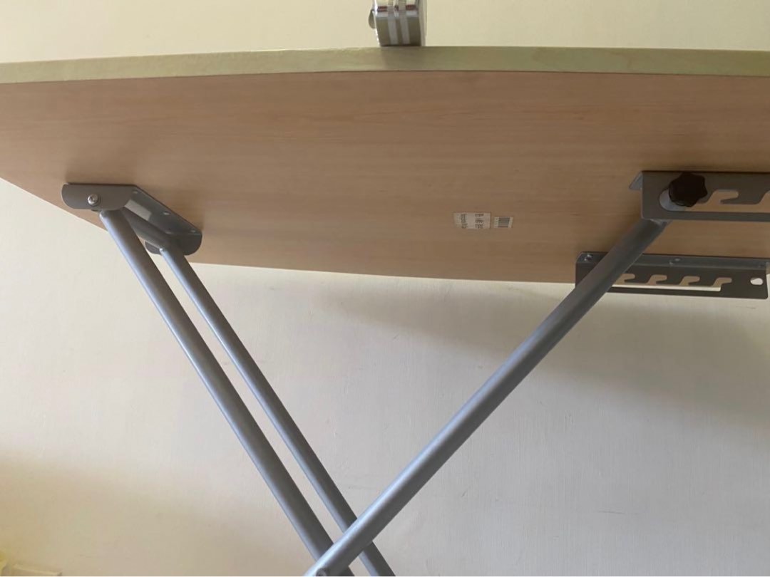 Height adjustable folding table, 傢俬＆家居, 傢俬, 桌子 - Carousell