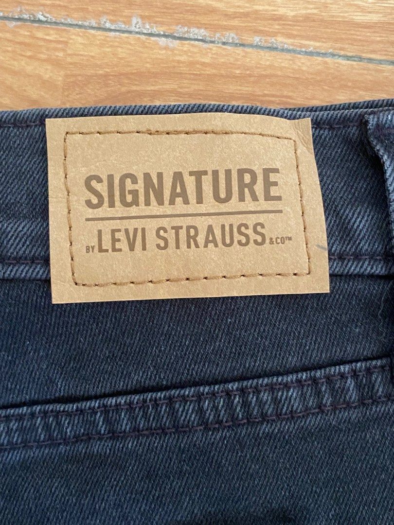Levis Signature High-Rise Short on Carousell