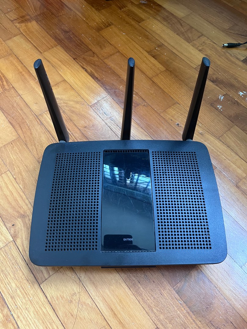 Linksys EA7500 Router, Computers & Tech, Parts & Accessories, Networking on Carousell