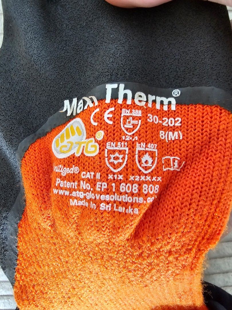 MaxiTherm oven mittens FREE, Furniture & Home Living, Kitchenware & Tableware, Other Kitchenware ...