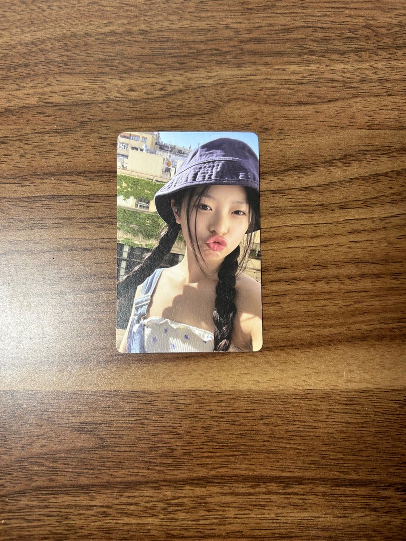 newjeans 1st ep hanni bucket hat photocard, Hobbies & Toys, Memorabilia ...