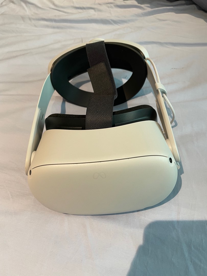 Oculus Quest 2 - VR Glasses, Video Gaming, Video Games, Others on Carousell