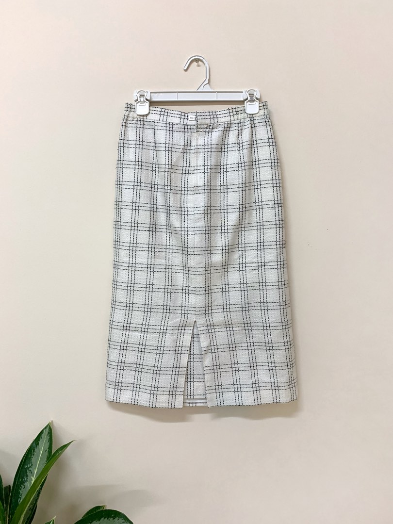 Rok plaid rok kotak-kotak putih, Fesyen Wanita, Pakaian Wanita, Bawahan ...