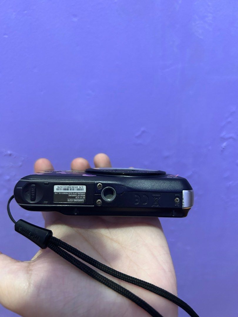 Samsung ES70 Digital Camera, Photography, Cameras on Carousell