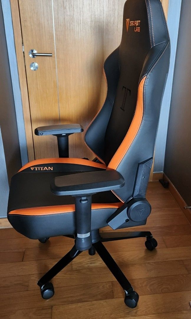 Secretlab Titan Gaming Chair, Furniture & Home Living, Furniture ...