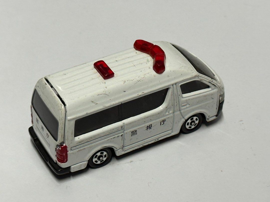 Takara Tomy Tomica No 48 Toyota Hiace Police Car, 興趣及遊戲, 玩具 & 遊戲類 ...