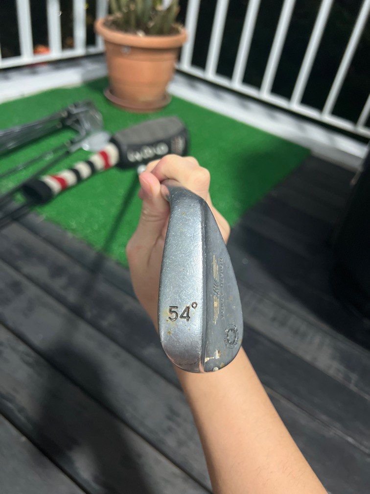 Titleist sm4 vokey design : 54 degrees, Sports Equipment, Sports & Games, Golf on Carousell