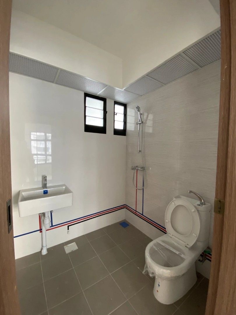 HDB wash hand basin, Furniture & Home Living, Bathroom & Kitchen ...