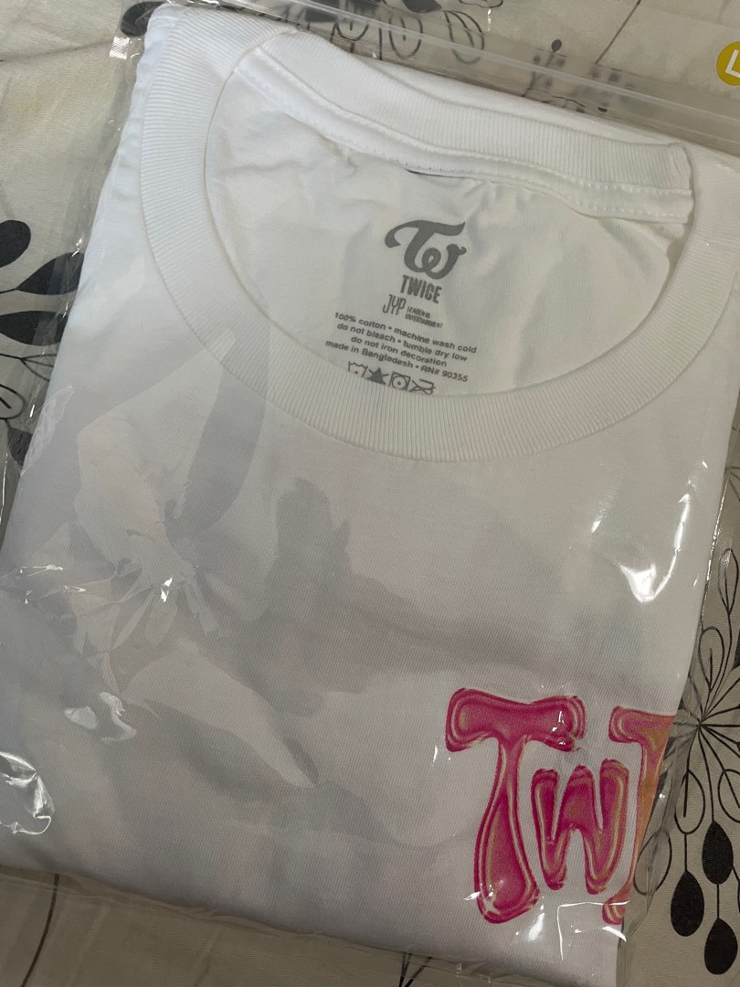 Twice Ready To Be SG Merch - White T-shirt, Hobbies & Toys, Memorabilia ...