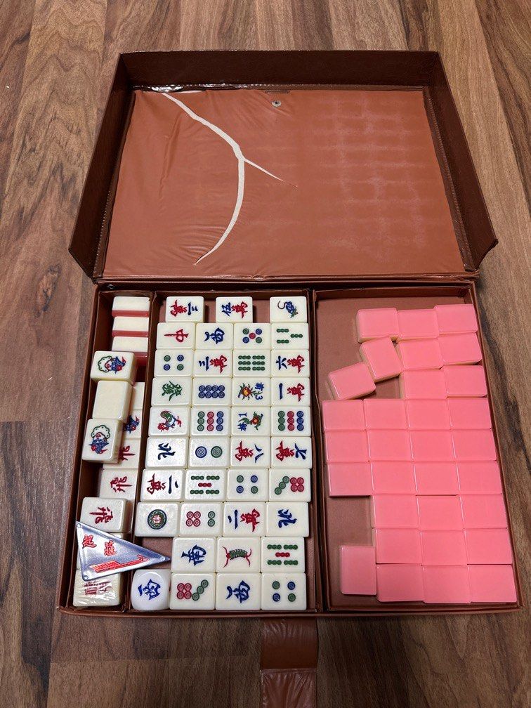 Used mahjong tiles, Hobbies & Toys, Toys & Games on Carousell