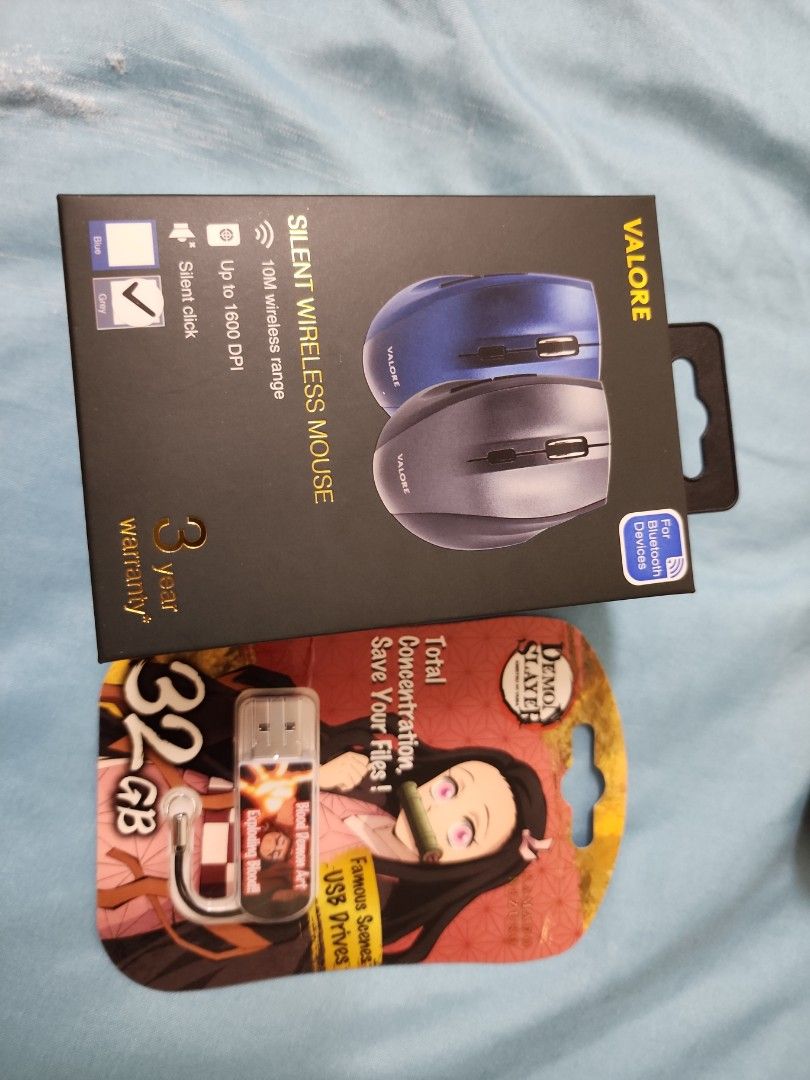 Wireless mouse & USB drive, Computers & Tech, Parts & Accessories ...