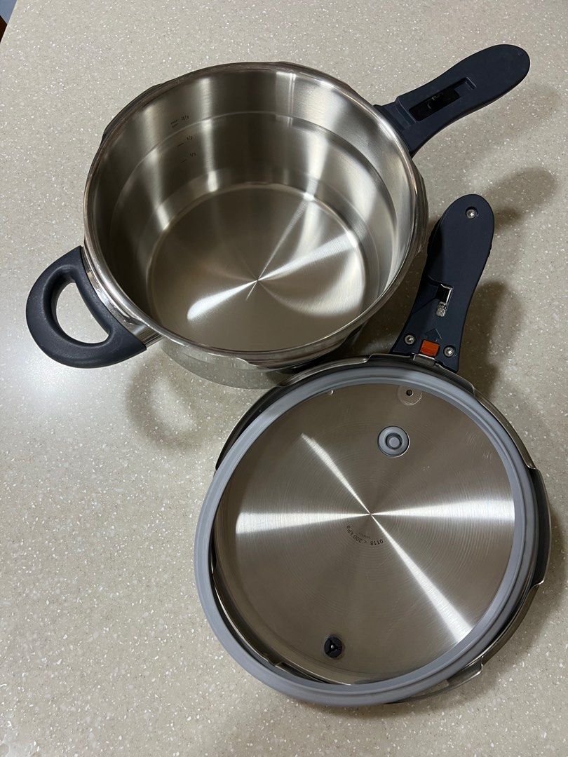 WMF Pressure Cooker 4.5L, TV & Home Appliances, Kitchen Appliances ...