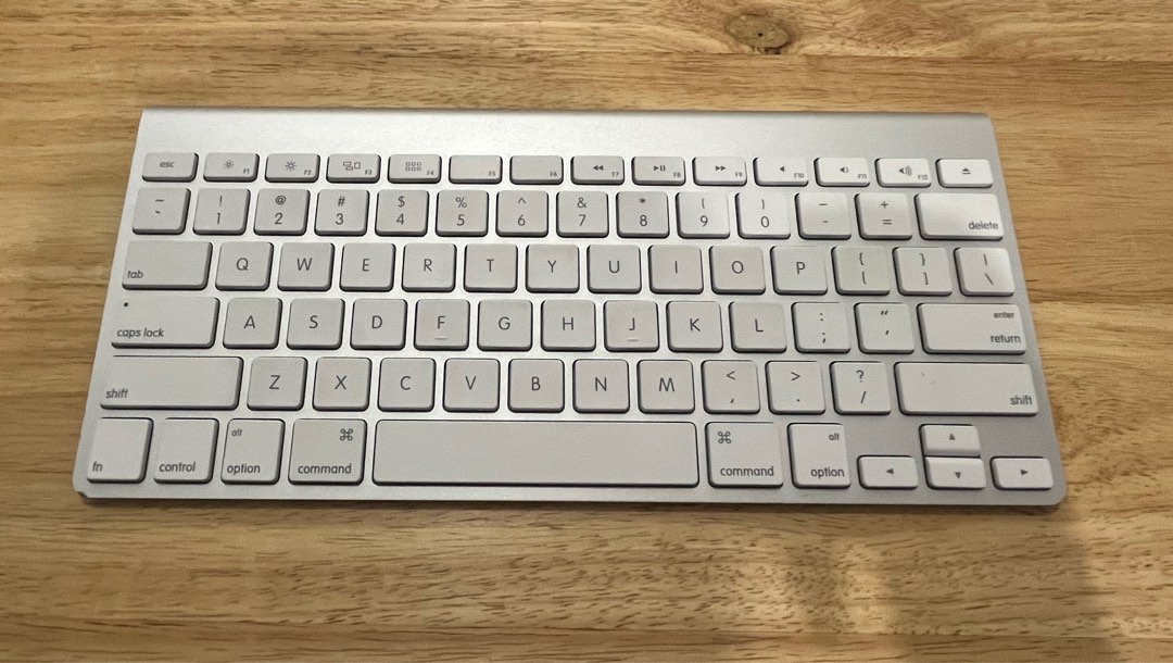 1st Gen Apple bluetooth keyboard, Computers & Tech, Parts & Accessories ...