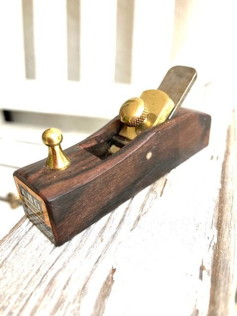 A set of carpenter's hand plane and a brass combi-hammer/screw drivers ...
