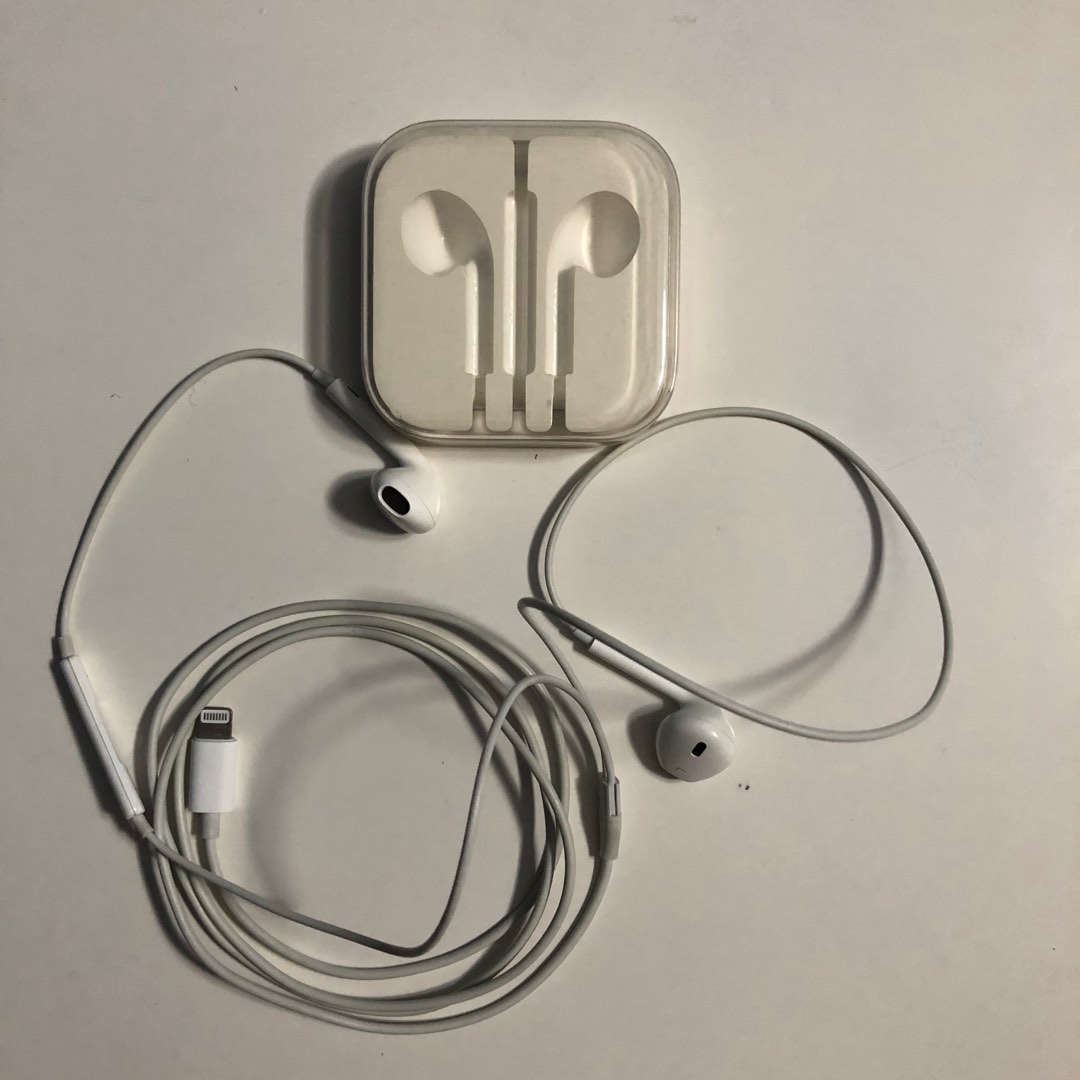 Apple EarPods (Lightning Connector) with Case, Audio, Earphones on ...