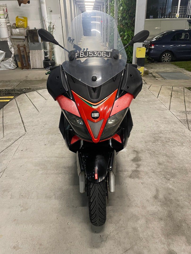 Aprilia SR MAX 300 CVT, Motorcycles, Motorcycles for Sale, Class 2A on Carousell