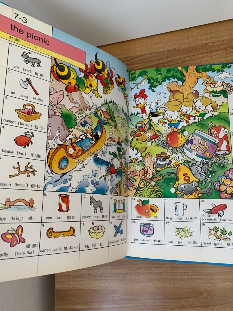 Disney Bilingual picture dictionary, 興趣及遊戲, 書本 & 文具, 小朋友書 - Carousell